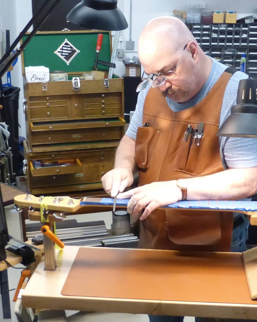 The Guitar Specialist - Doug Proper & Sharon Proper - Luthiers